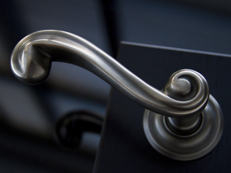 The Nanz Company – Beautiful hardware manufactured to please.